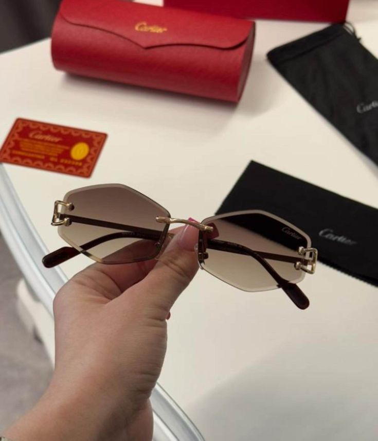 Mother’s Day Gift Guide: Perfumes, Sunglasses, Jewelry & Handbags from ...