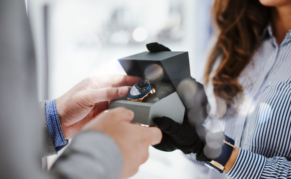 The Ultimate 2025 Holiday Watch Gift Guide: Luxury Timepieces for Every ...